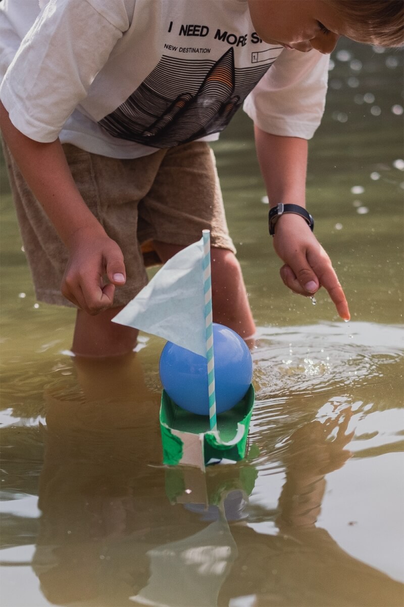Kreative Superschwimmer: Boote basteln mit Kindern