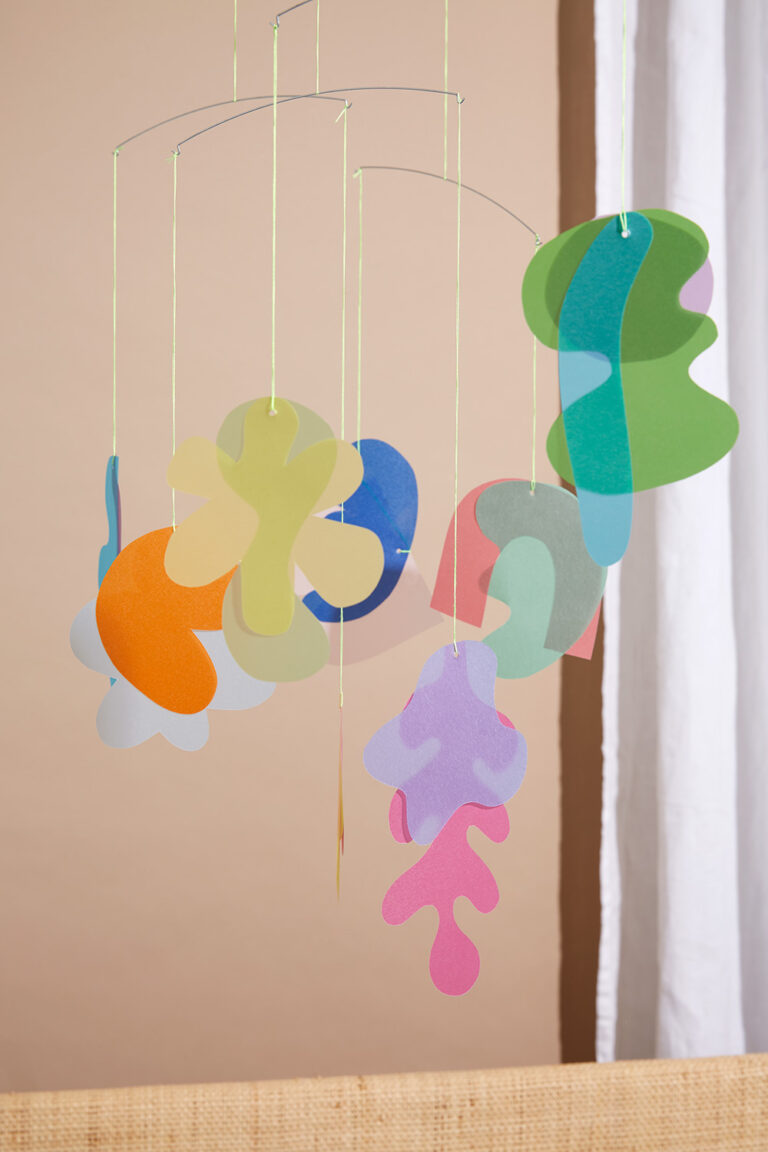 Magischer Licht-Tanz: Einfach ein Papier-Mobile basteln